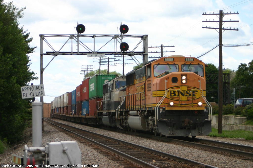 BNSF 9899
